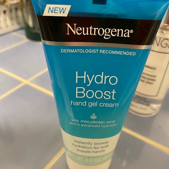 Neutrogena | Bath & Body | Nwt Neutrogena Hydro Boost Hand Gel | Poshmark